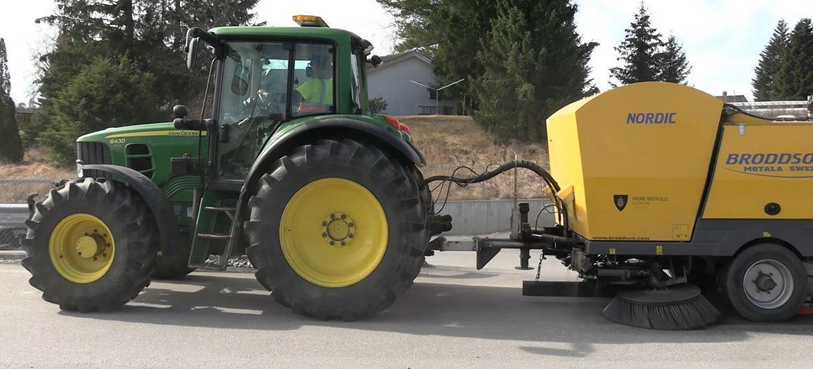 Snart er vi i gang med feiing av gater og plasser - Indre Østfold kommune